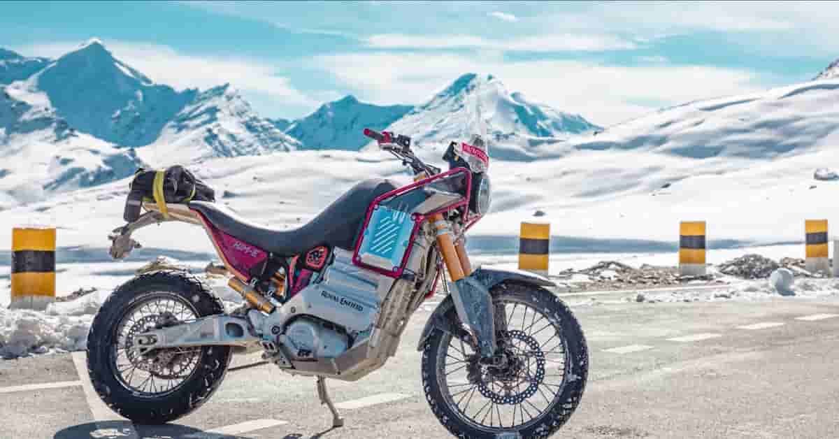 रॉयल एनफील्ड हिमालयन इलेक्ट्रिक के नए वर्जन में तबाही मचा दी है बहुत ही ...